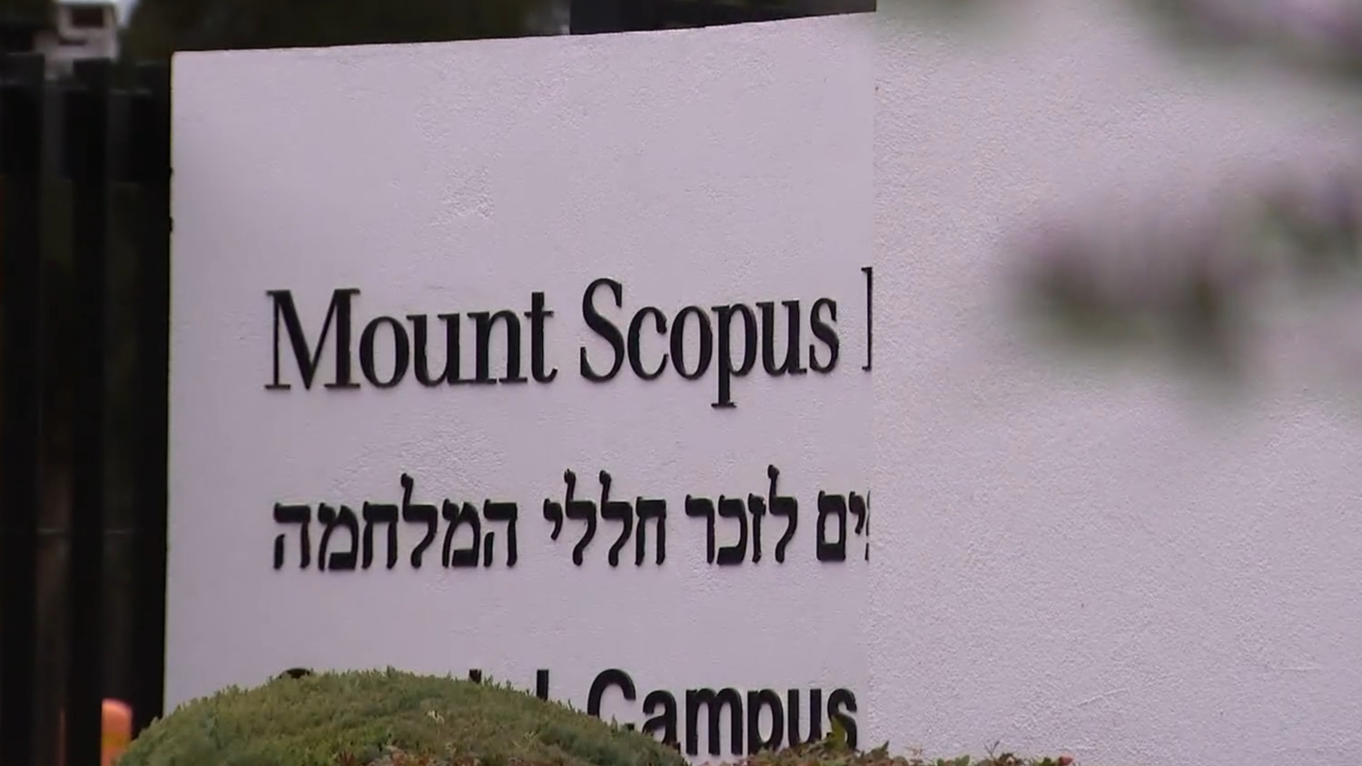 Teenagers hurl anti-Semitic slurs at primary school students during ...