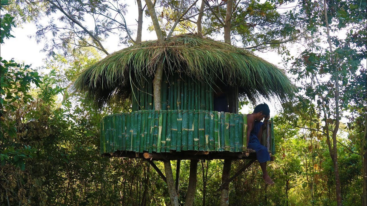 Building a peaceful tree hut in the forest by hand