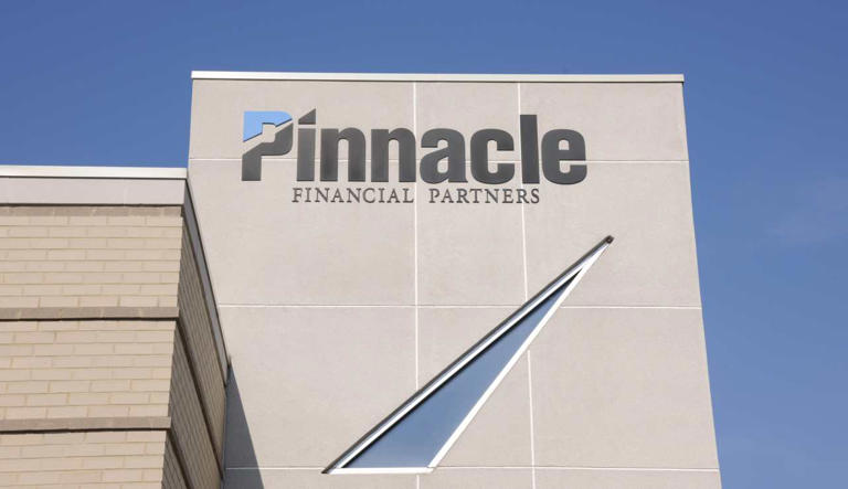 Pinnacle, Synovus Agree to $8.6 Billion Regional Bank Deal. Investors ...