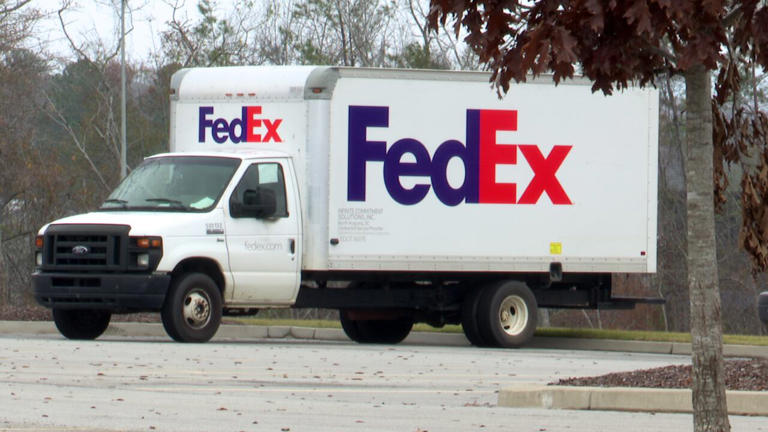 42-year-old killed in Orangeburg County crash involving FedEx vehicle