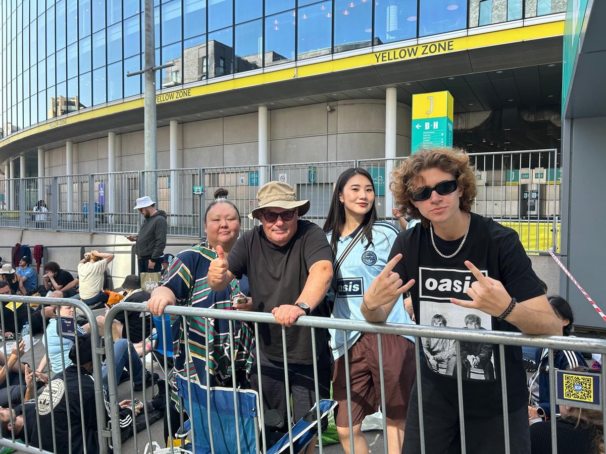 Oasis at Wembley: Excited fans queue from 5am to see first London show ...