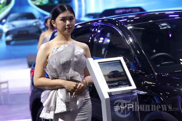 Pesona SPG Warnai GIIAS 2025