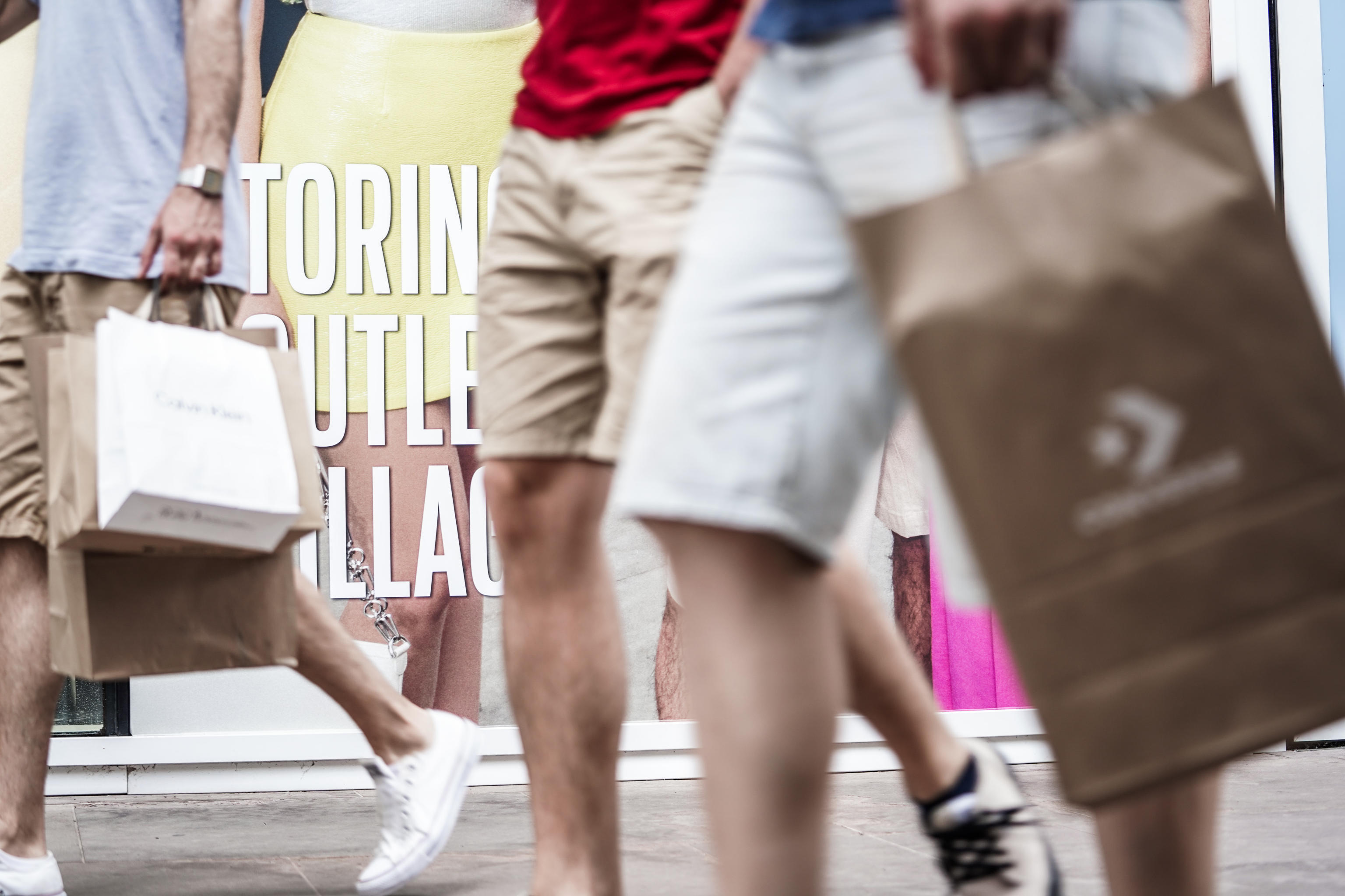 Consumer confidence up, businesses confidence down