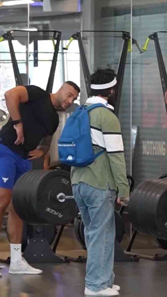 ELITE Powerlifter DESTROYS EGO in GYM PRANK