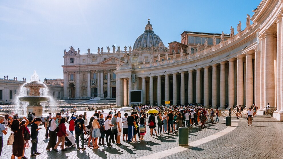 Scammers Rip Off Tourists With Fake Tickets