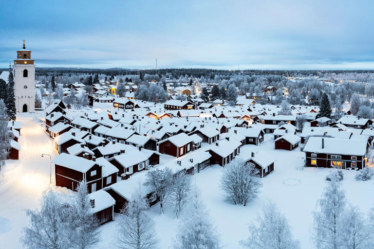 Thousands stranded in Lapland as airport shut over Arctic cold