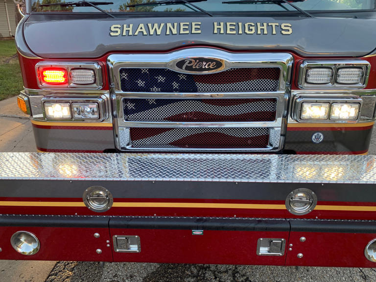 Crews respond to fire Thursday morning south of Topeka