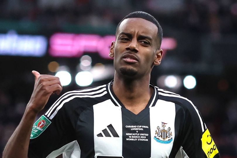 Arne Slot has given his thoughts on Alexander Isak as star asks to ...