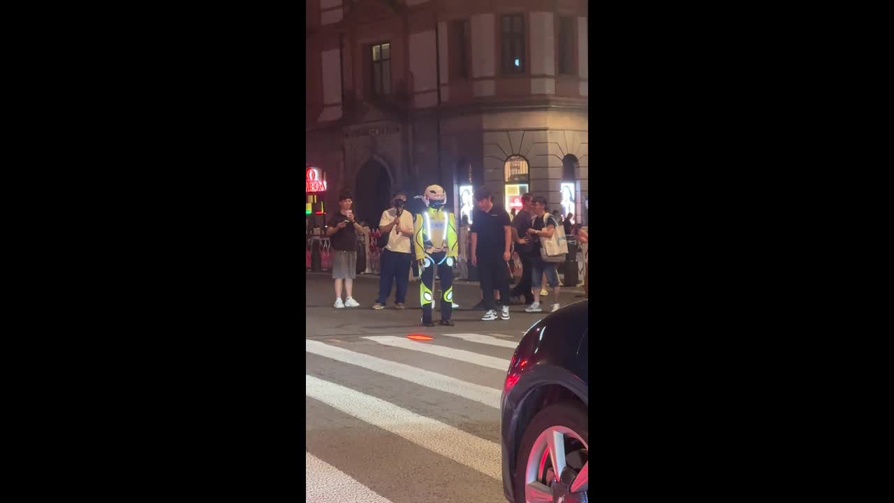 Real-life Robocop directs traffic in China