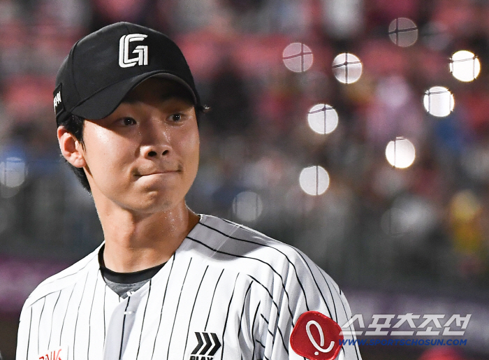 Smiling Hong Min Gi