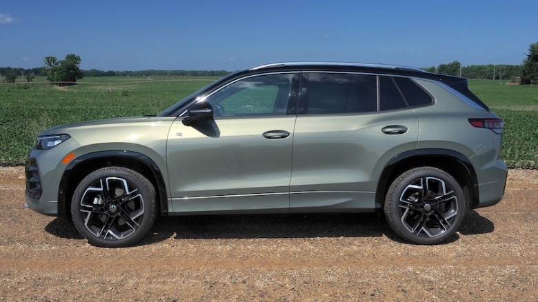 2025 VW Tiguan Review: The SEL R-Line Is Great, But It's Not The One I ...