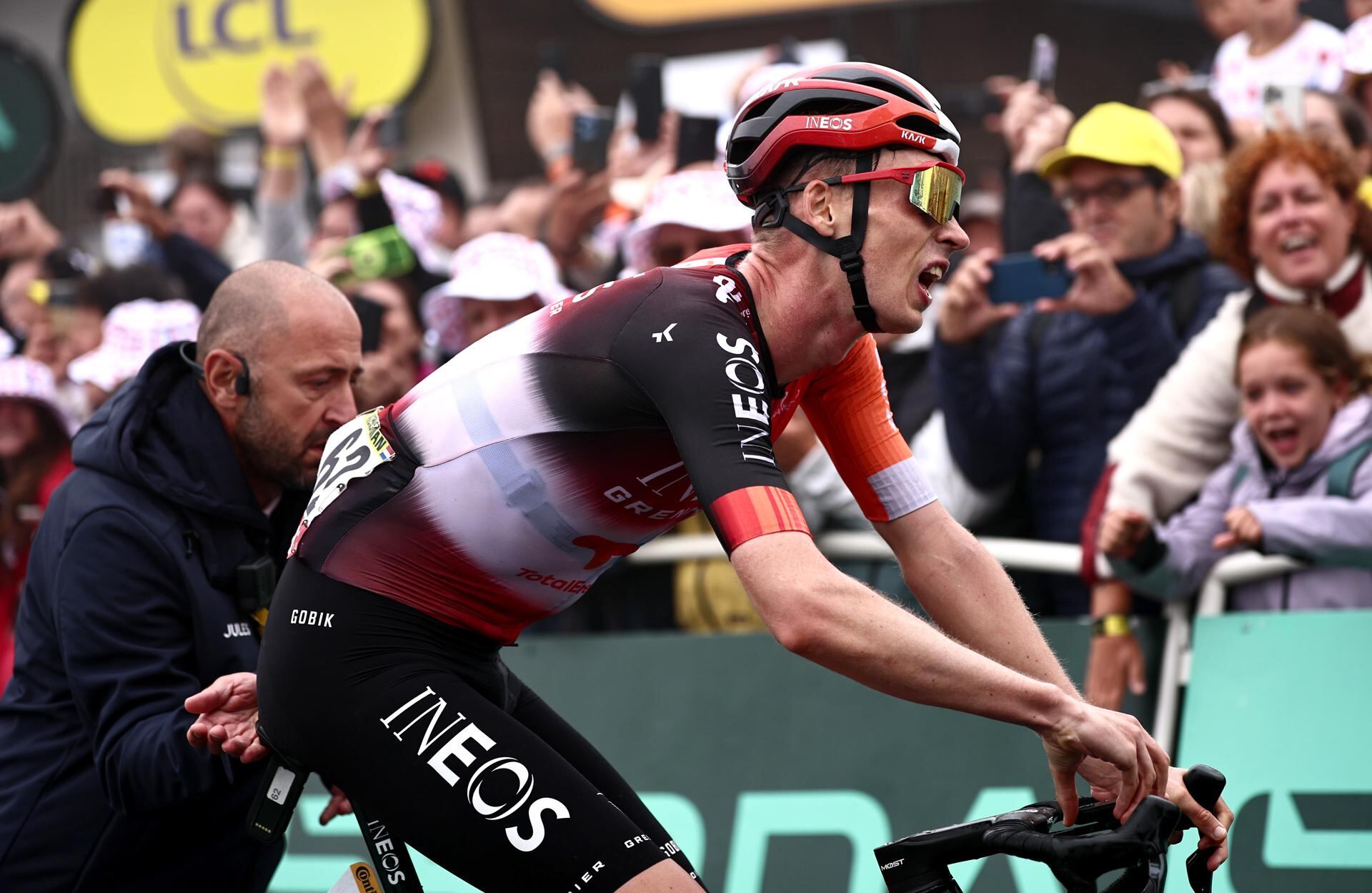 Escándalo de dopaje sacude al equipo de Egan Bernal en pleno Tour de ...