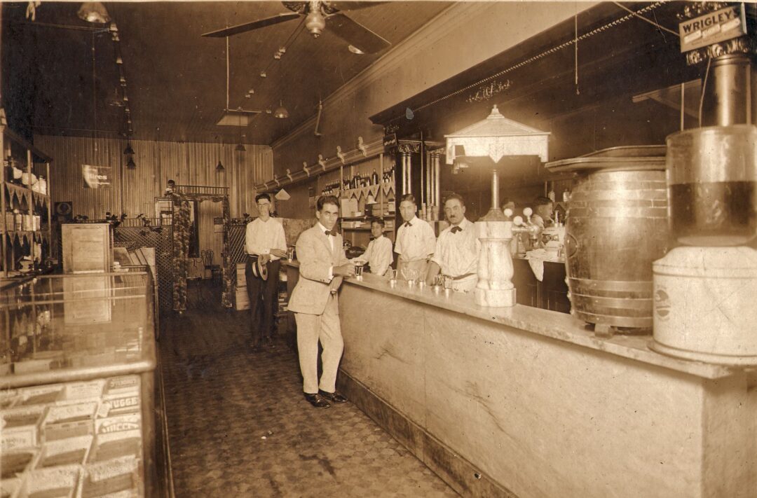 22 Nostalgic Photos of Soda Fountains
