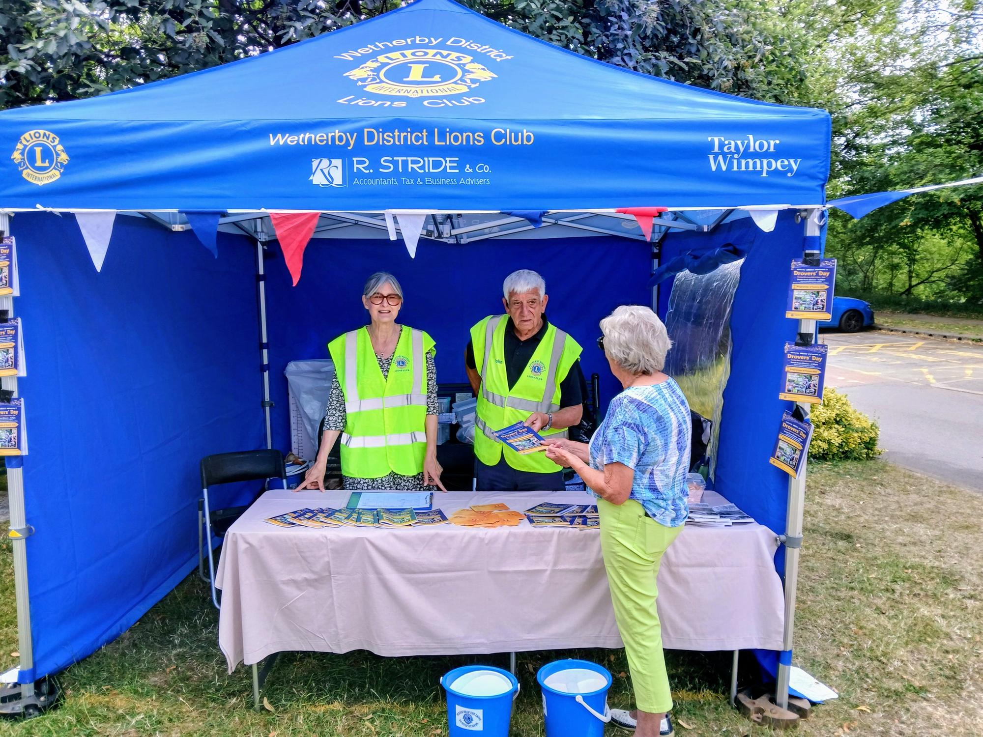 Taylor Wimpey helps Wetherby Lions buy new gazebo