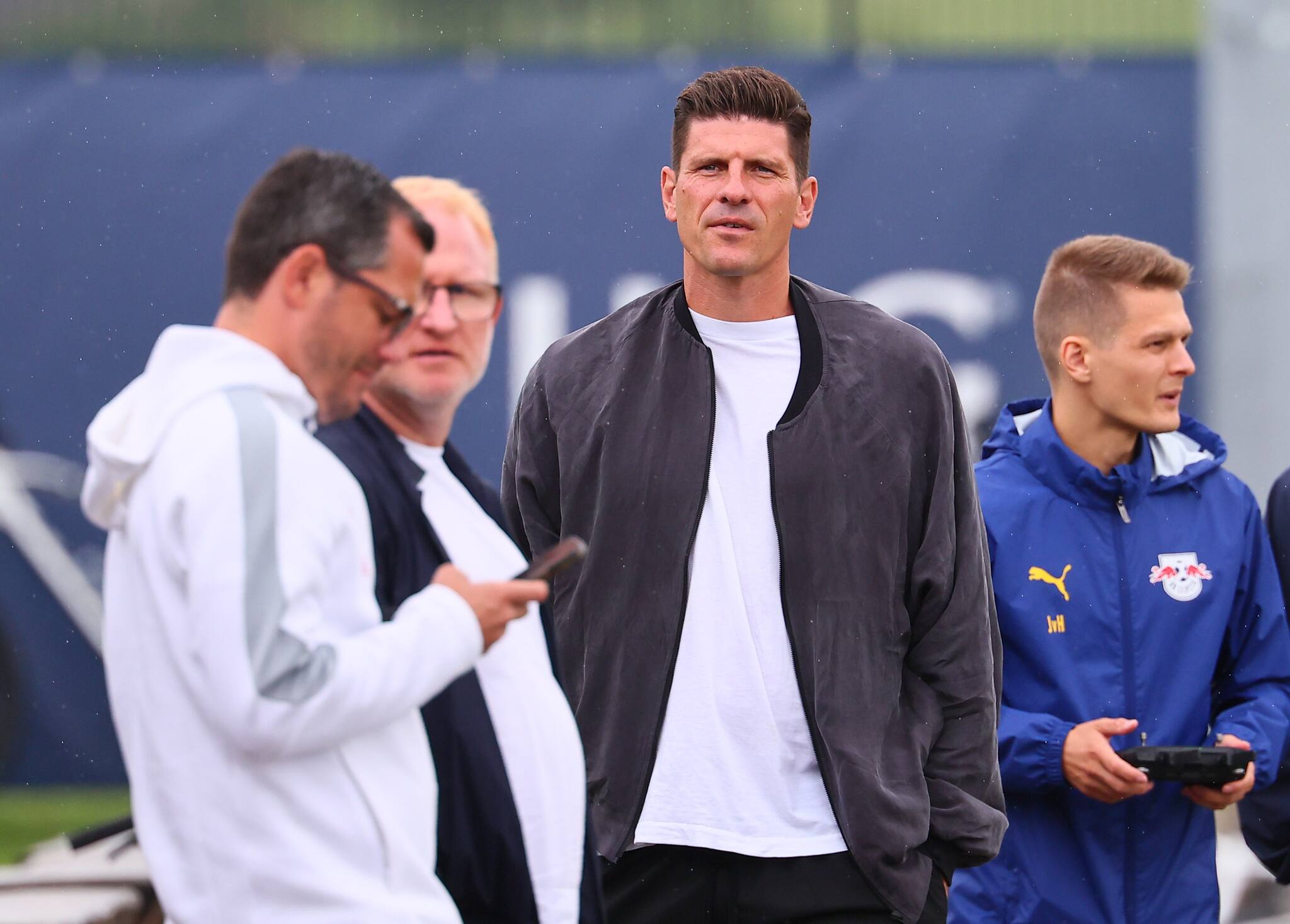 RB Leipzig: Red-Bull-Macher Mario Gomez als Zuschauer im Camp - News ...