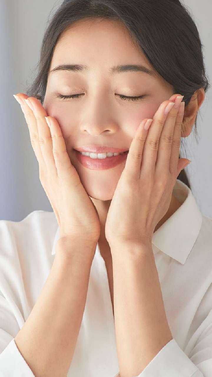What Happens When You Apply Curd On Your Face Before Bedtime?