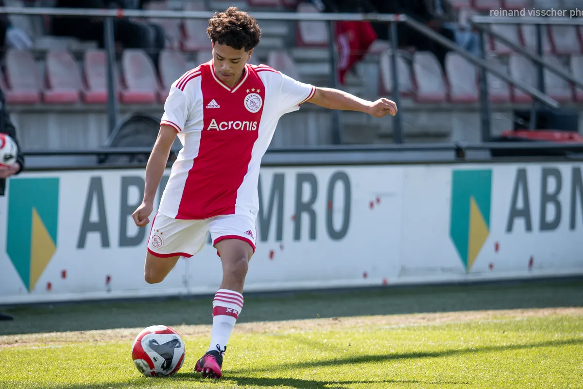 Oldenstam verruilt Ajax voor Italiaanse uitdaging bij partnerclub Como 1907, ook Da Silva naar ...