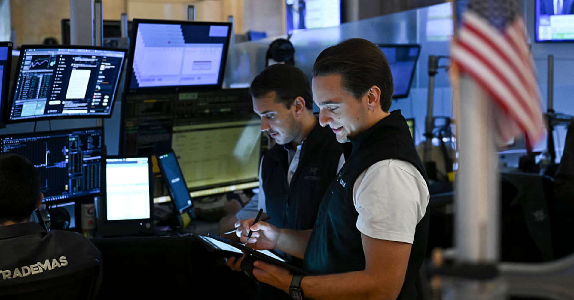 5 things to know before the Friday open: Fed visit, Intel spending cuts ...