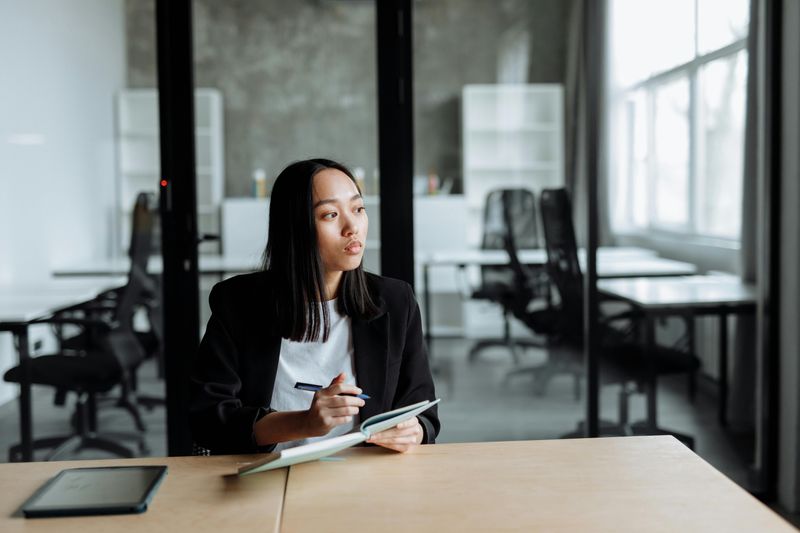 15 Signs Someone Doesn't Really Respect You-Even If They Pretend To