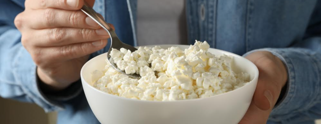 Dodaj 2 łyżki do serka wiejskiego. To połączenie jedzą najzdrowsi ludzie świata