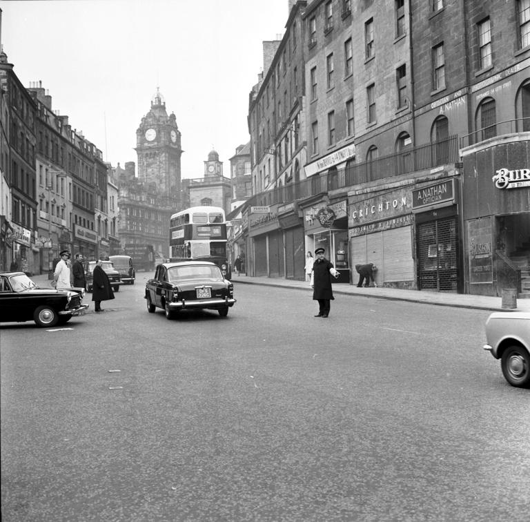 Edinburgh retro: 25 great pictures of the Capital's roads, cars and ...