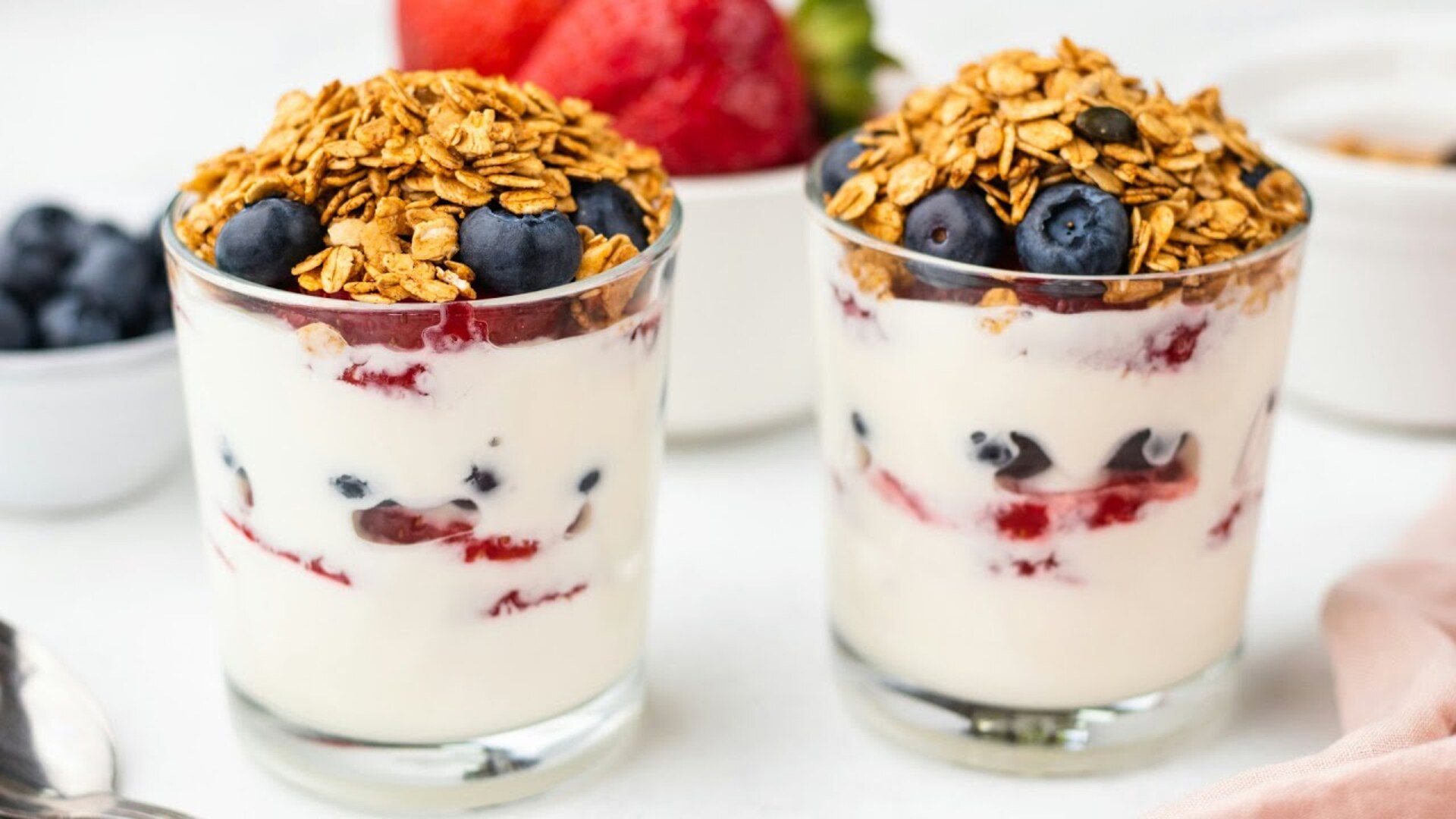 This 10 Minute Berry Parfait Is The Sweetest Way To Start Your Day