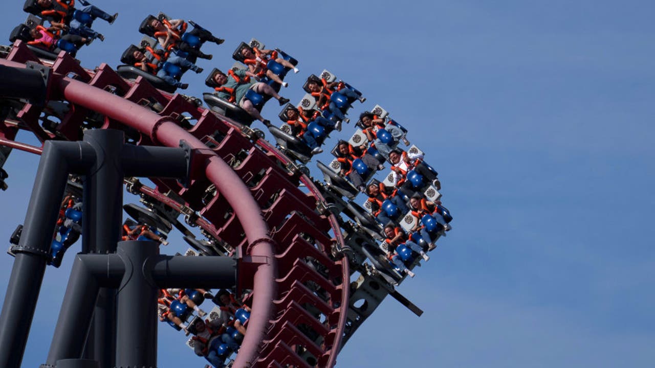 Six Flags Magic Mountain, Knott's Berry Farm's new season pass grants ...