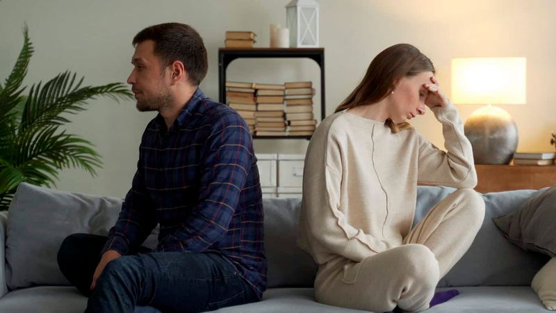 10 Silent Red Flags That Reveal He's Deeply Emotionally Unavailable