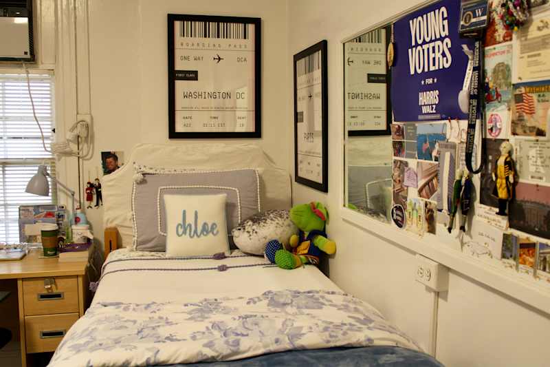 This Freshman Has a "Personality Stack" of Books in Her Dorm (So Many ...