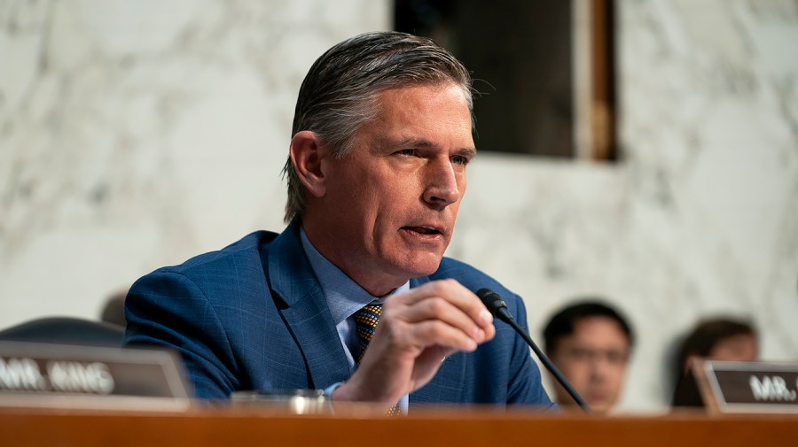 Bipartisan senators seek study on wildfire insurance