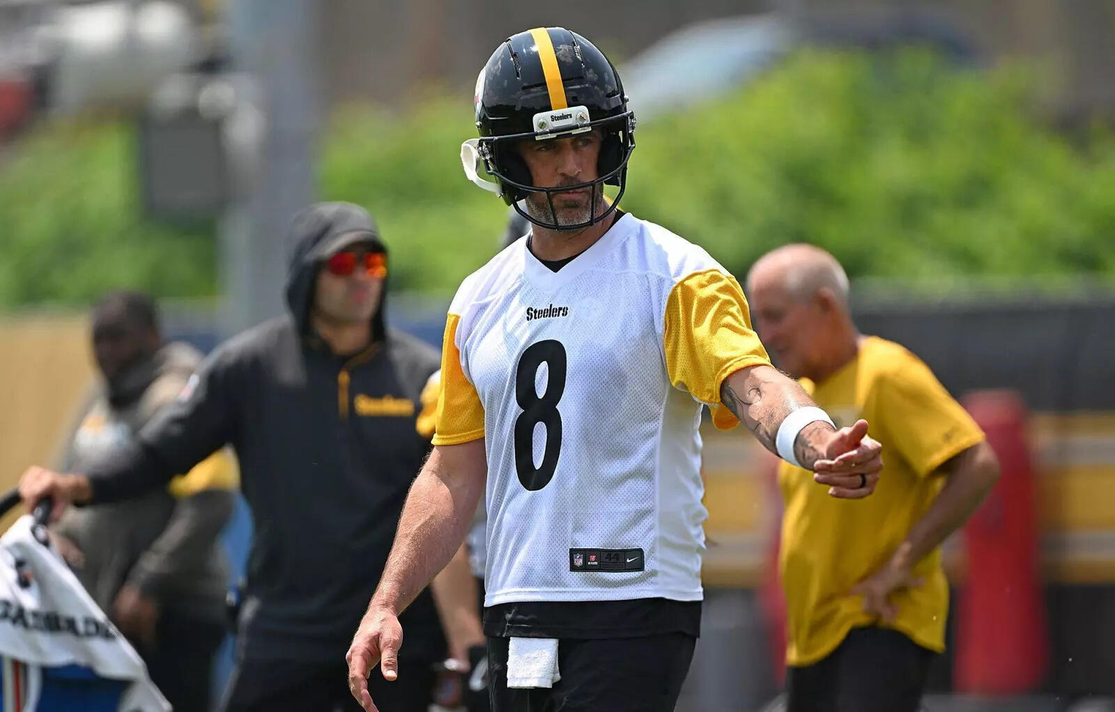 Aaron Rodgers debuts Schutt Air XP Pro VTD II helmet after NFL bans his ...