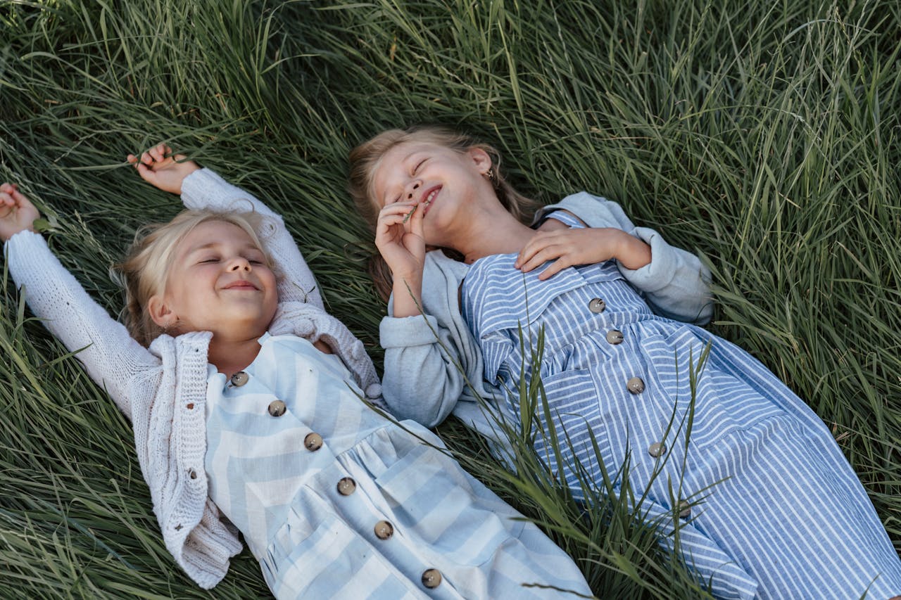 How to Raise Siblings Who Stay Close (Even When They Grow Up)