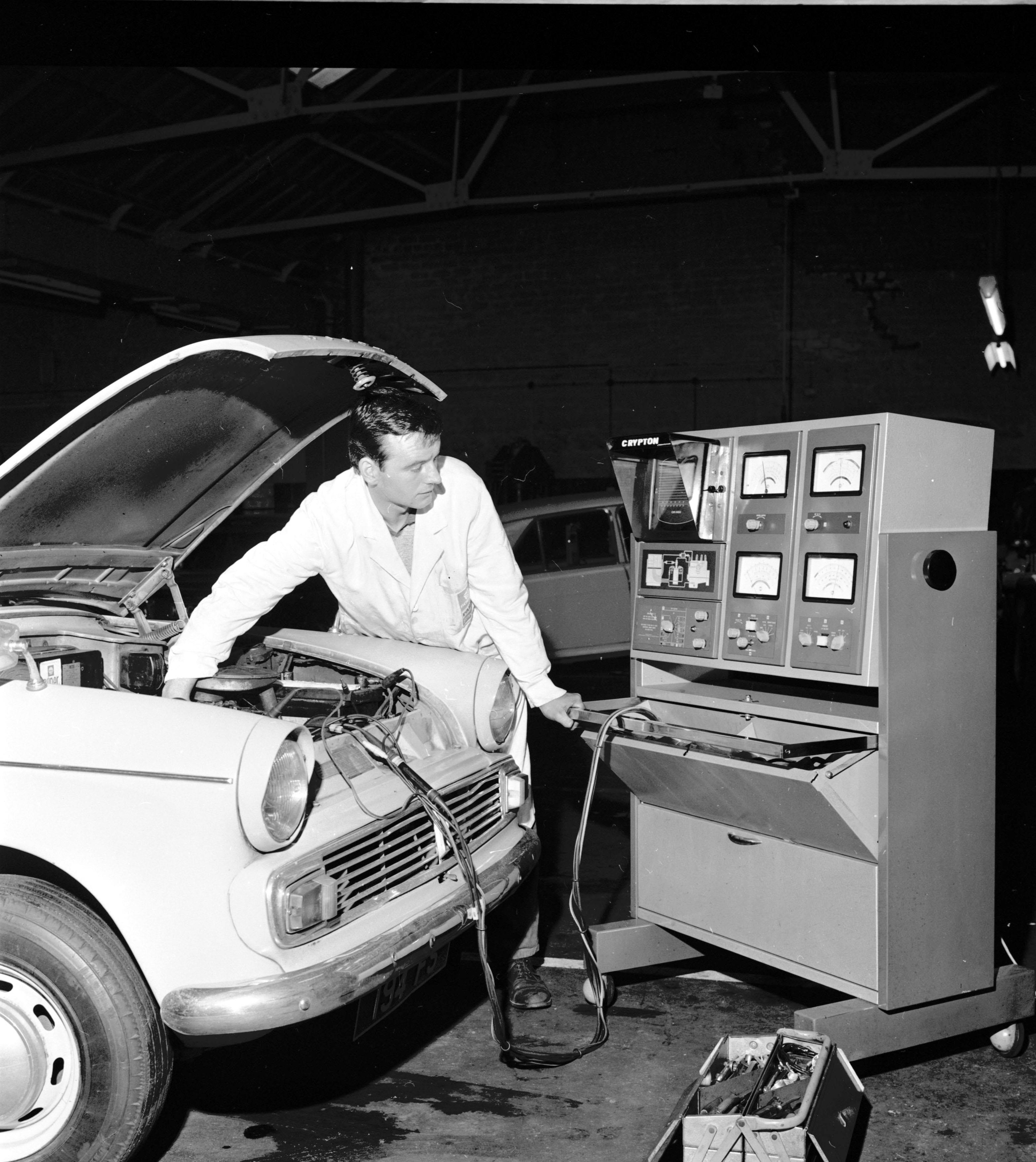 Edinburgh retro: 25 great pictures of the Capital's roads, cars and ...