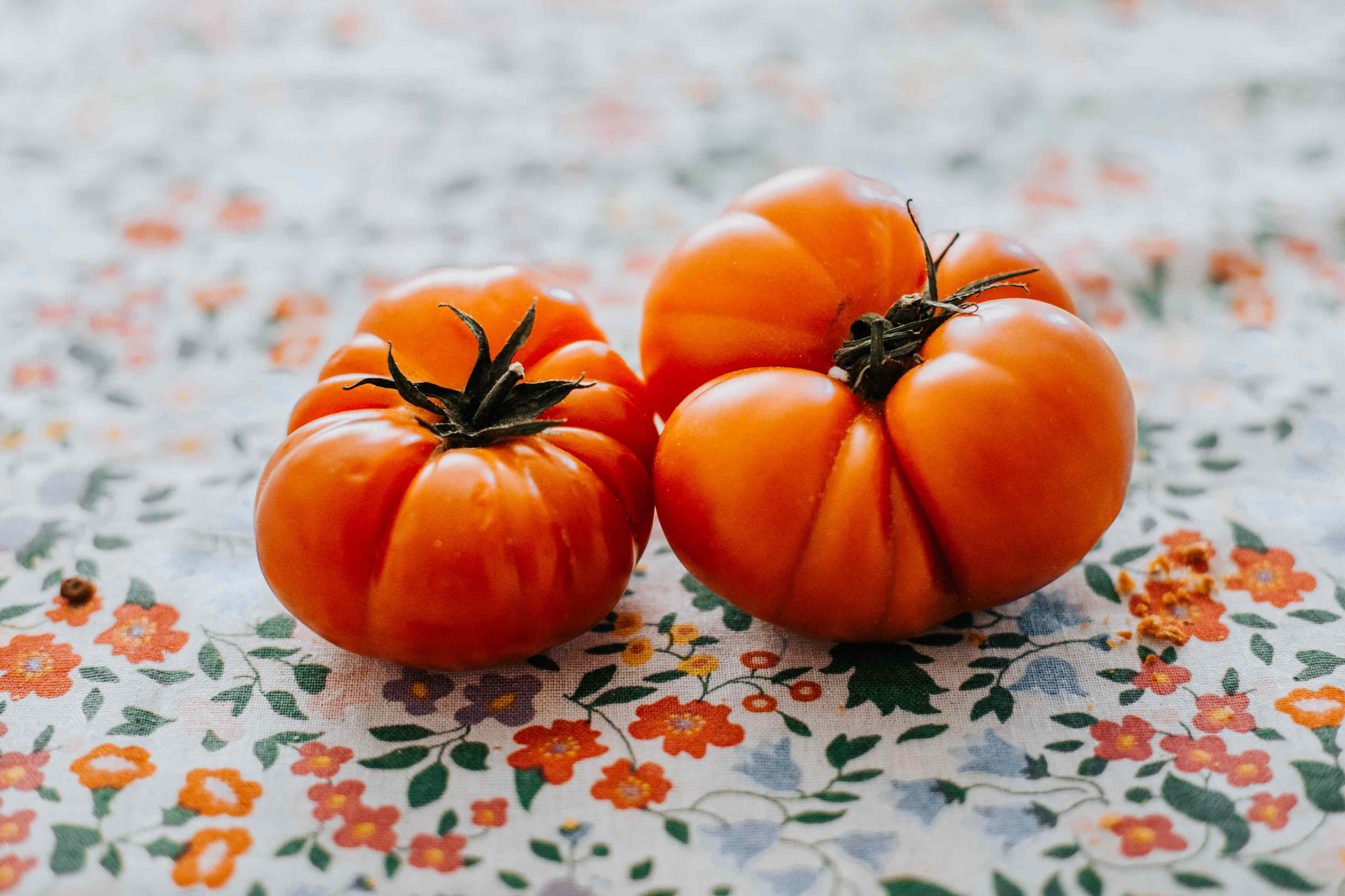 How to Remove Tomato Stains From Clothes, According to Laundry Pros