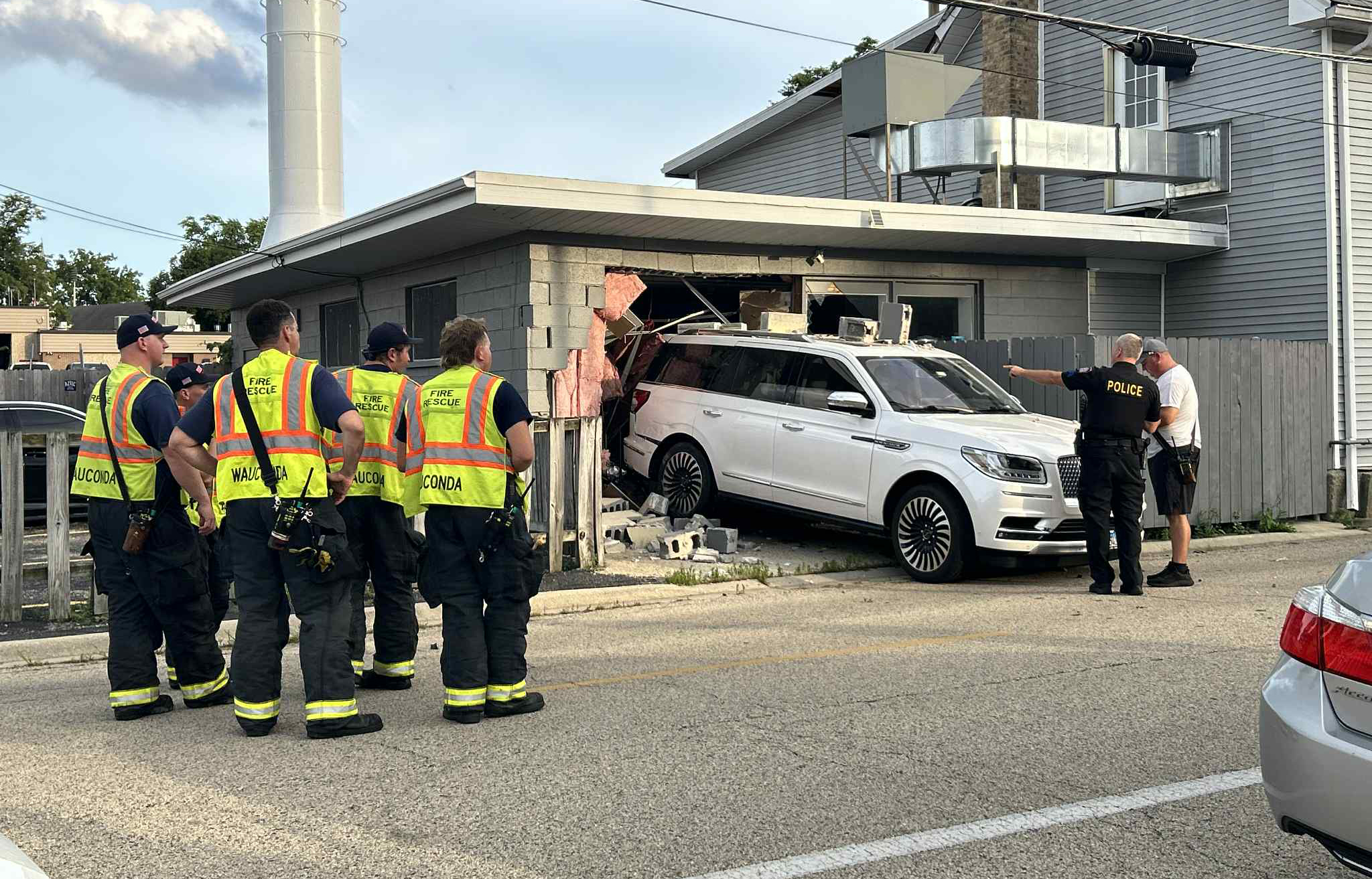 Drunk driver crashes into 2 cars, drives through Moose Lodge in ...