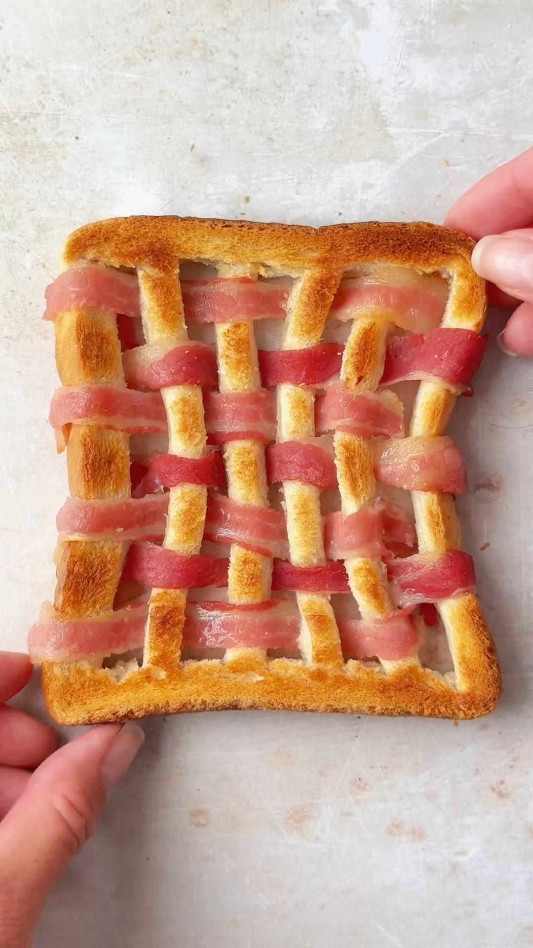 Toast tissé au bacon : Croustillant, doré, délicieux