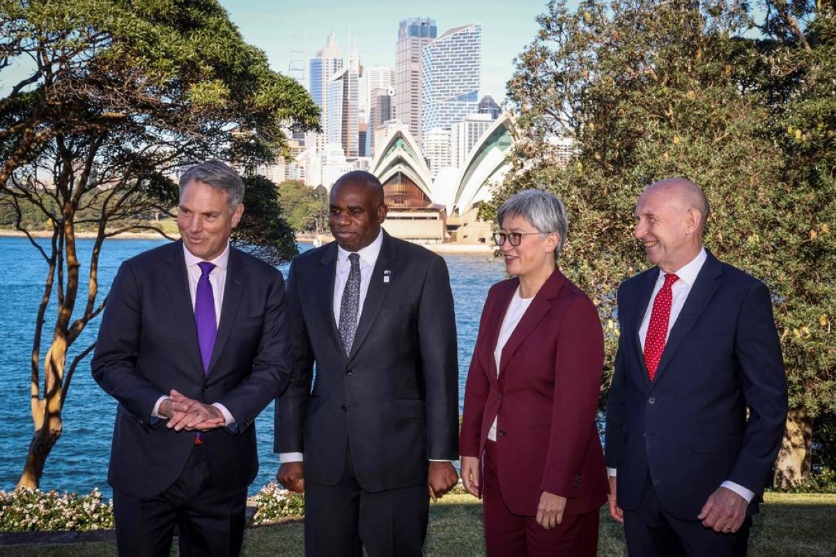 Australia, UK back submarine deal with US