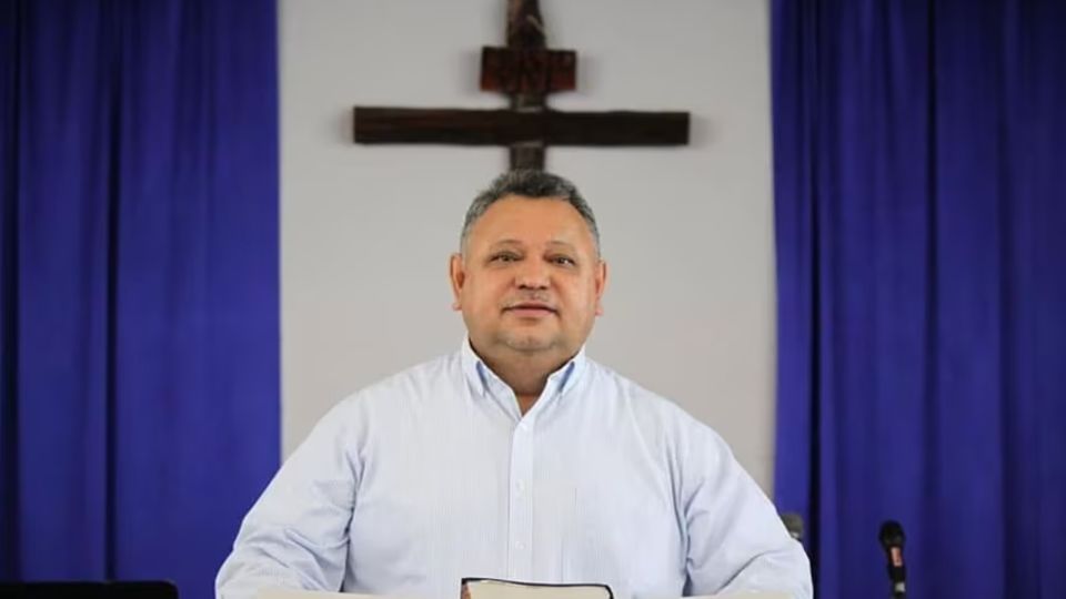 ICE detiene a pastor, padre de 3 hijos sin antecedentes penales, por ...