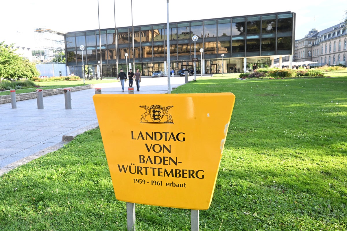 German politician admits drawing swastika on ballot paper