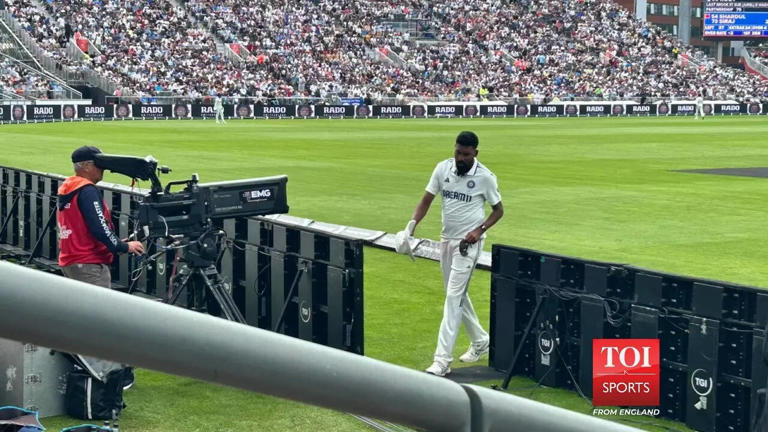 IND vs ENG 4th Test: Jasprit Bumrah, Mohammed Siraj limp off the field ...