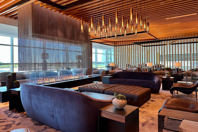 3 reasons why this is the best card for Admirals Club lounge access