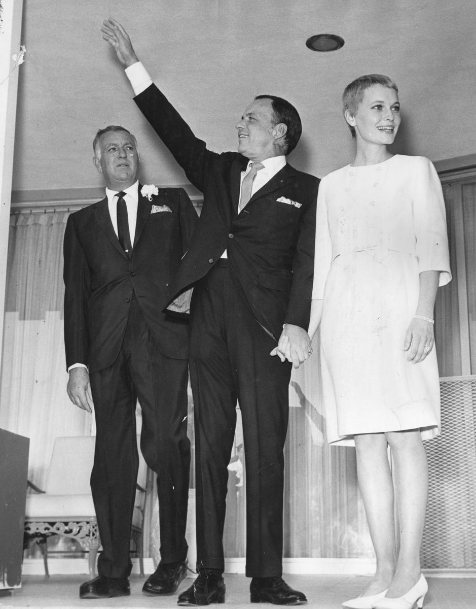 Mia Farrow (80) on her wedding dress for her marriage to Frank Sinatra ...