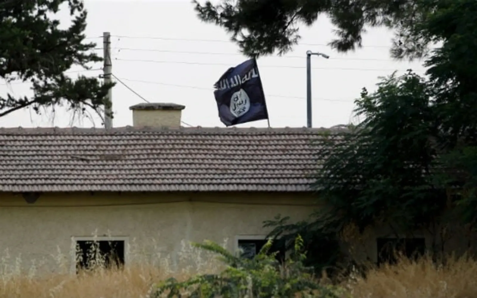 US forces kill an Islamic State group leader in Syrian raid