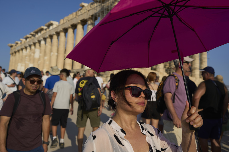 Jih Evropy dál sužují vysoké teploty, na mnoha místech hasiči bojují s ...