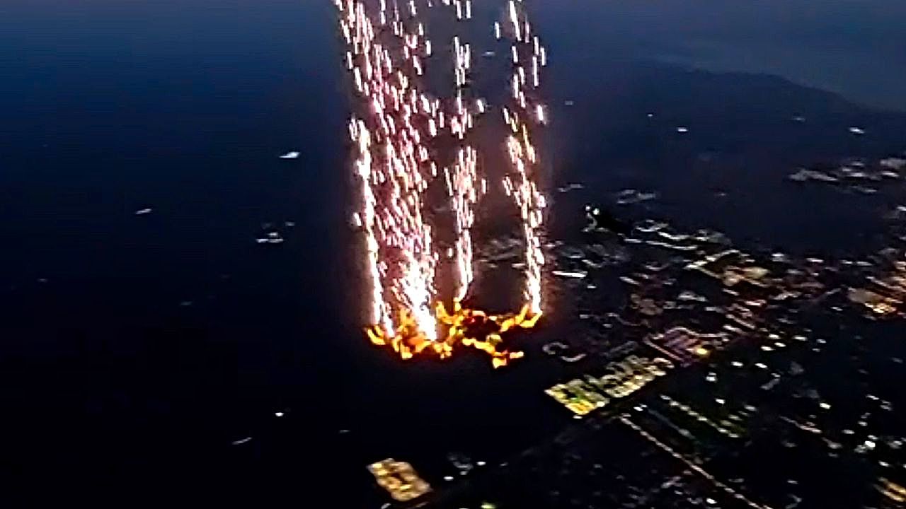 U.S. Army parachute team wows crowd with dazzling night jump in Wisconsin