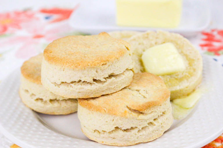 Fluffy 2-Ingredient Biscuits (No Mixer Needed!)