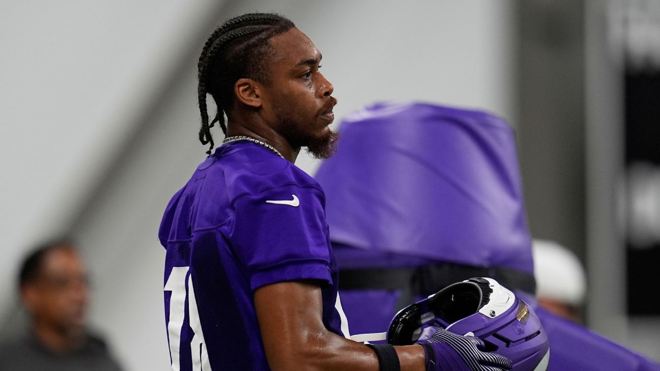 Vikings' Justin Jefferson strains hamstring, will miss time