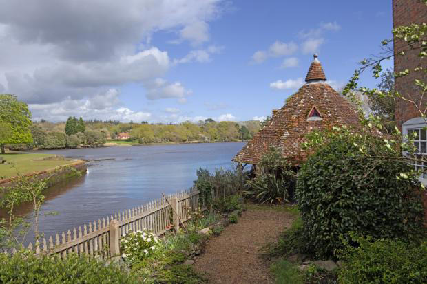 'Posh' and 'beautiful' Hampshire village among the UK's prettiest mini ...