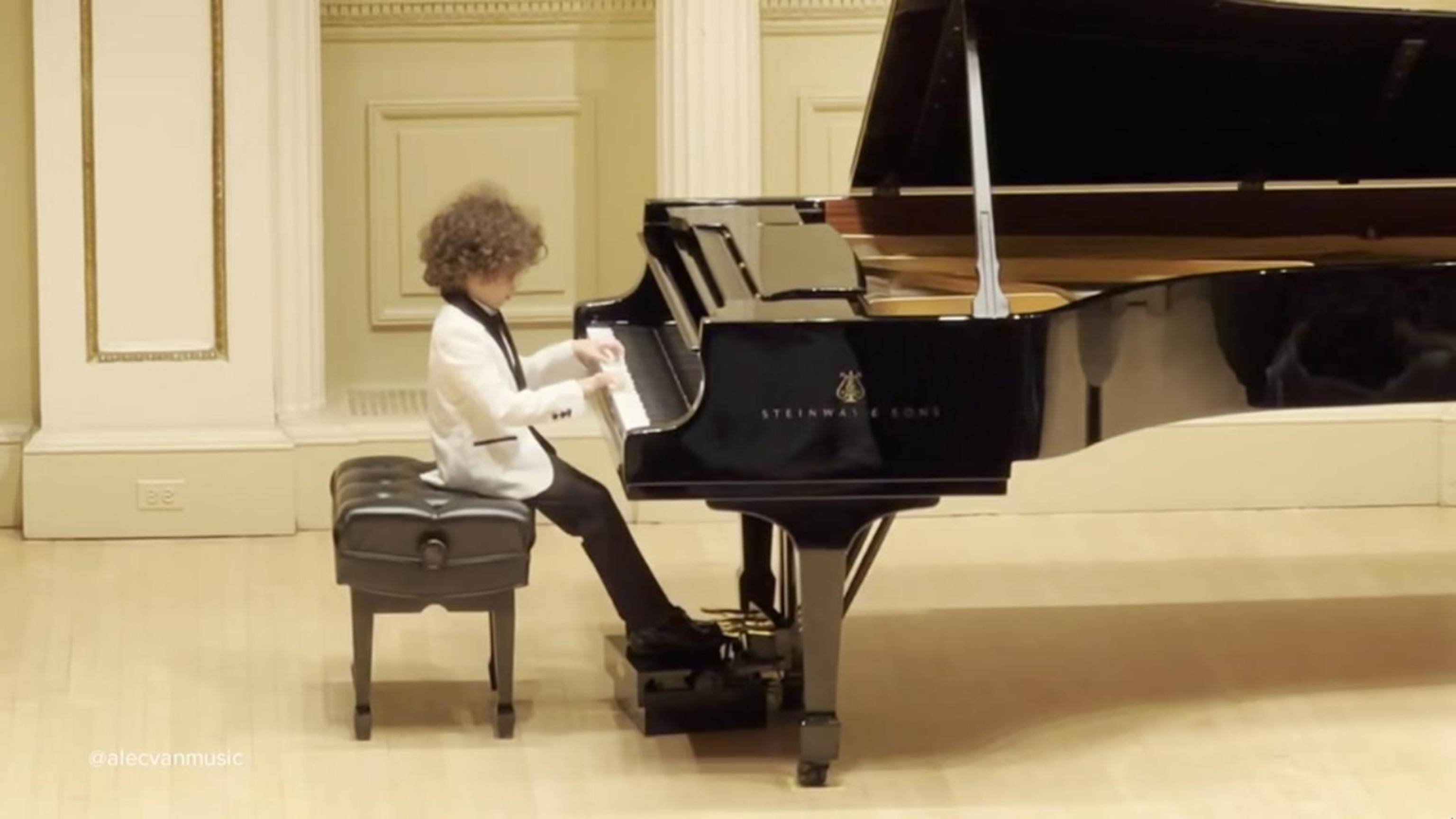 Piano prodigy makes Carnegie Hall debut in New York City at just 5 ...