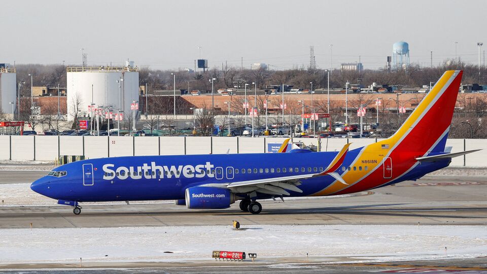 Southwest Jet plane plunges 475-foot to dodge ‘midair collision’ as ...